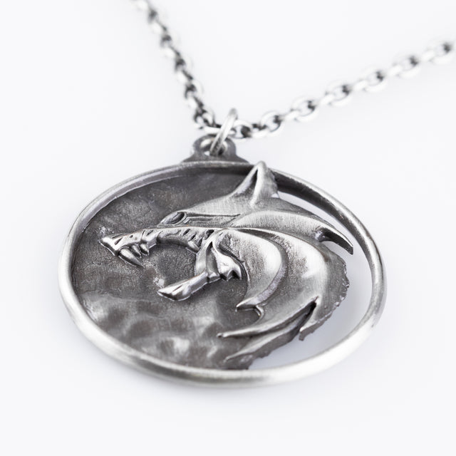 The Witcher (NETFLIX SEASON 3): Wolf Medallion Necklace Deluxe Edition ...